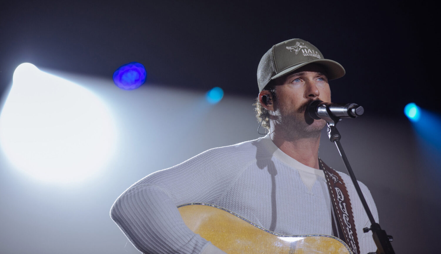 WATCH - Riley Green walks through the crowd at Denver's Red Rocks to ...