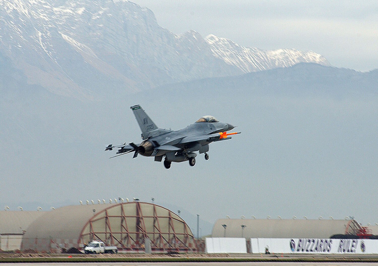 When and where to see F-16 military flyovers this Memorial Day Weekend ...